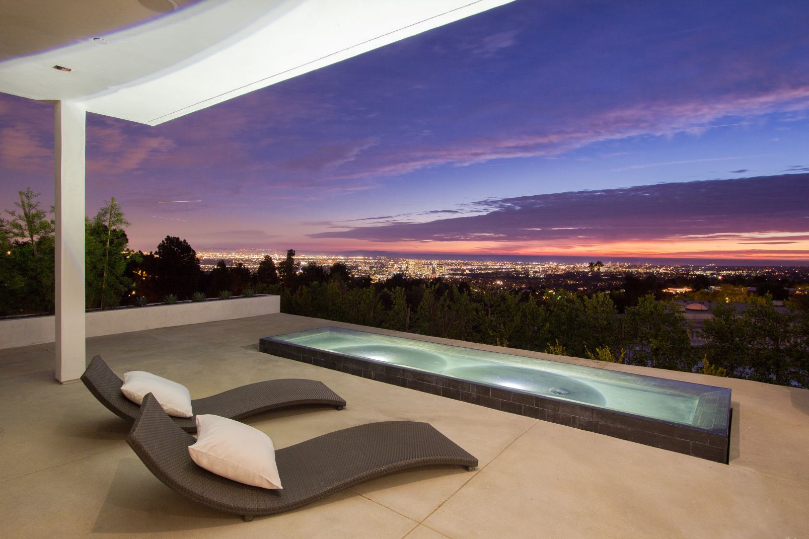 Sublime Chalette Drive Modern Home in Los Angeles with endlessly views