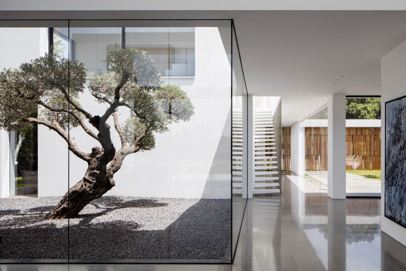 Modern Home in Israel by Pitsou Kedem - LUXURY HOUSES Magazine