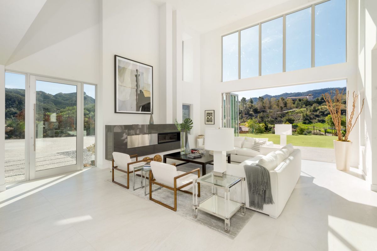 California House with Exceptional Design in Agoura for Sale $4.25 ...