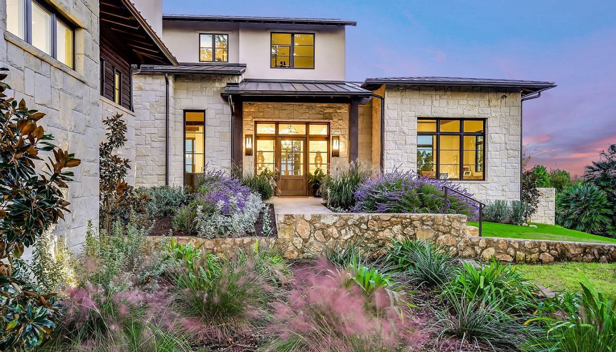 Transitional Texas Residence in Austin by Cornerstone Architects ...