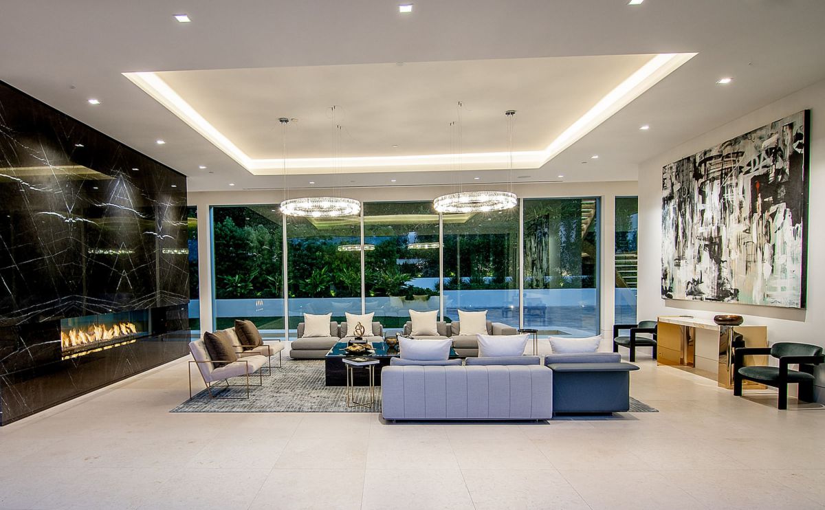 A Sensational Trophy House with Stunning Views in Bel Air | Luxury Houses