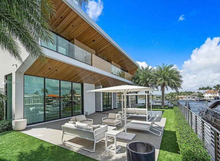 Unparalleled Waterfront Luxury Residence with Breathtaking Views in ...