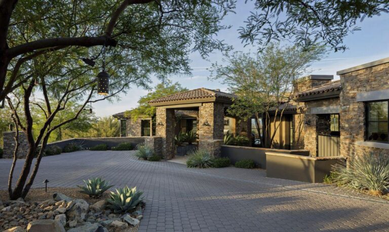 This Arizona Desert Mountain Home has breathtaking panoramic views ...
