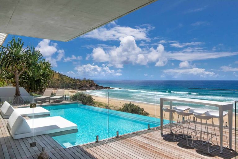 Luxury White Water House in Sunshine Beach by Chris Clout Design ...