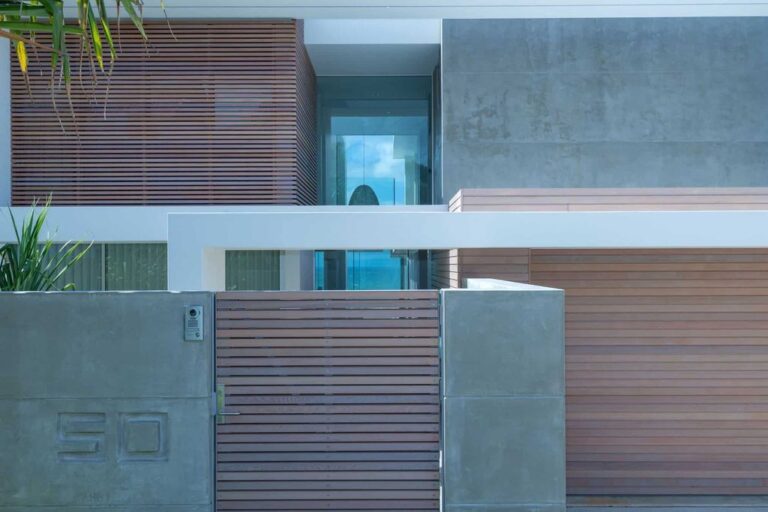 Luxury White Water House in Sunshine Beach by Chris Clout Design ...