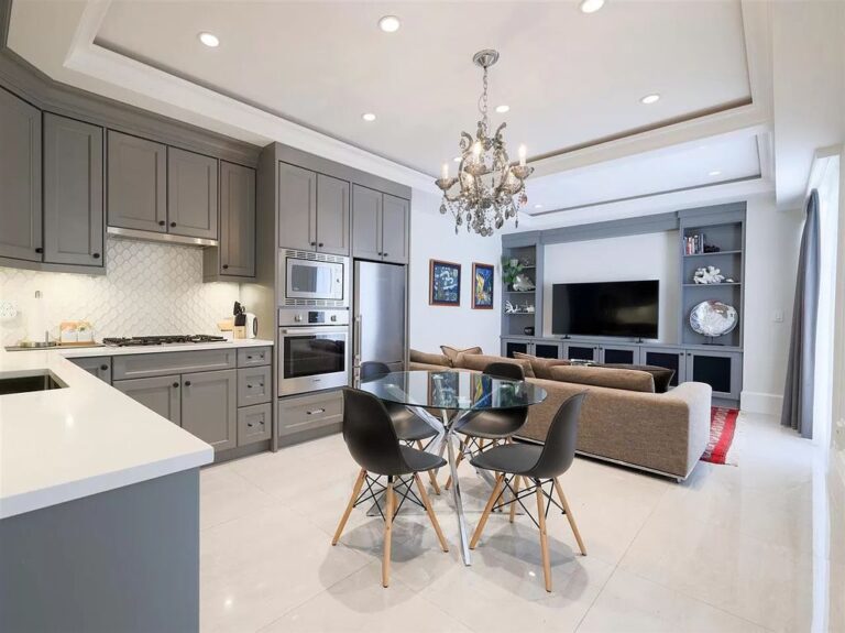Stunning Shaughnessy Inspired Home in North Vancouver | Luxury Houses