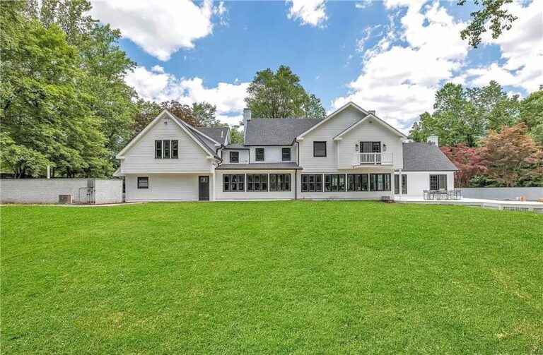 Secluded Farmhouse Enjoys Unrivaled Serene Nature and Magnificent ...