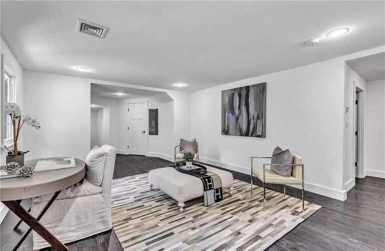 Secluded Farmhouse Enjoys Unrivaled Serene Nature and Magnificent ...