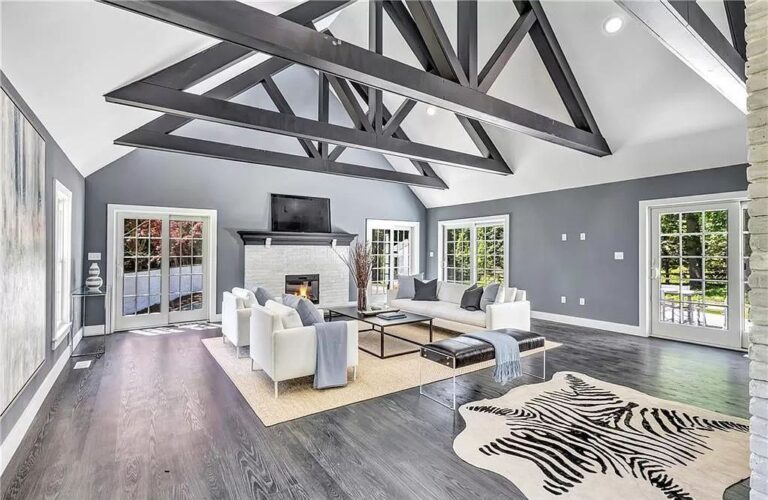 Secluded Farmhouse Enjoys Unrivaled Serene Nature and Magnificent ...