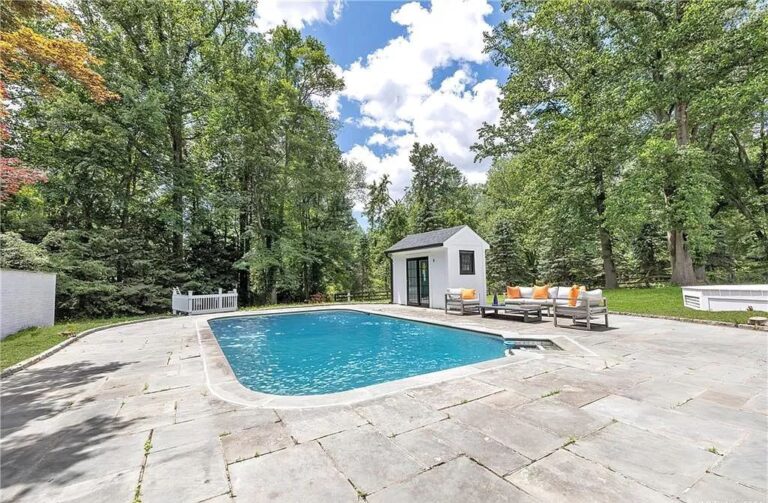Secluded Farmhouse Enjoys Unrivaled Serene Nature and Magnificent ...