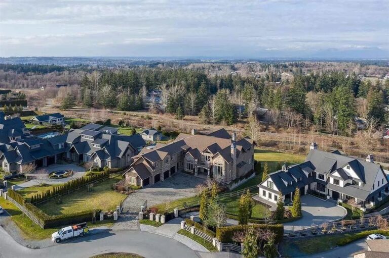 Spectacular Mansion in High Point Estates Highlights Panoramic Views ...