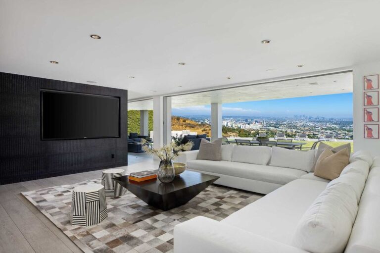 $6,995,000 Sunset Strip Home with Panoramic City View of Los Angeles
