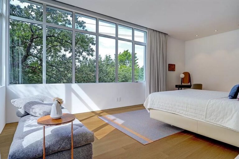$3.86M Modern Architectural Home in Houston with High-end Finishes