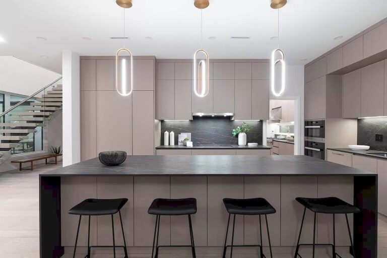 World-Class House in North Vancouver with Sustainable Design Hits on ...