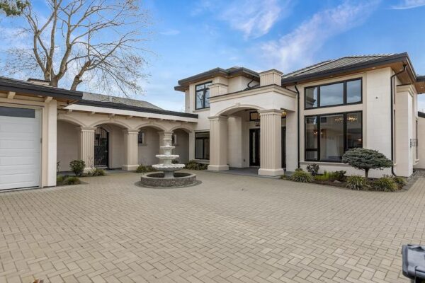 Luxury Custom-built Home in Richmond with High Quality of Design Lists ...