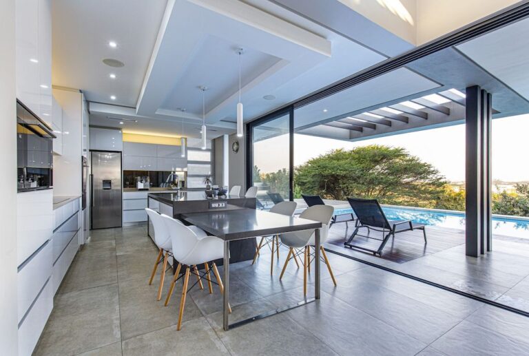 Fuchsia House with Contemporary Design by Metropole Architects | Luxury ...