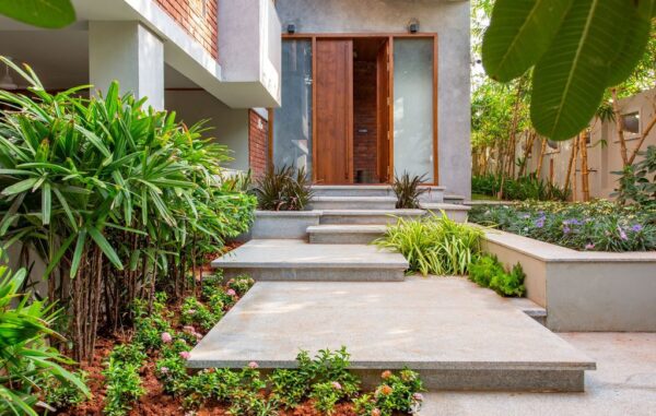 The Gully Home in India with beautiful view of sea by ED+ Architecture ...