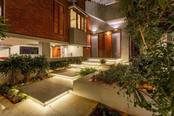 The Gully Home in India with beautiful view of sea by ED+ Architecture ...