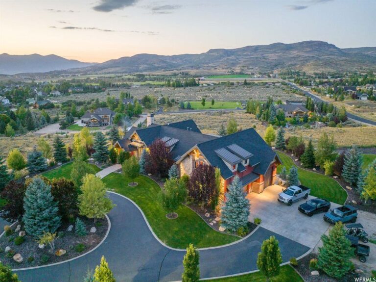 Breathtaking Mountain Contemporary Home that Speaks Affluence and ...