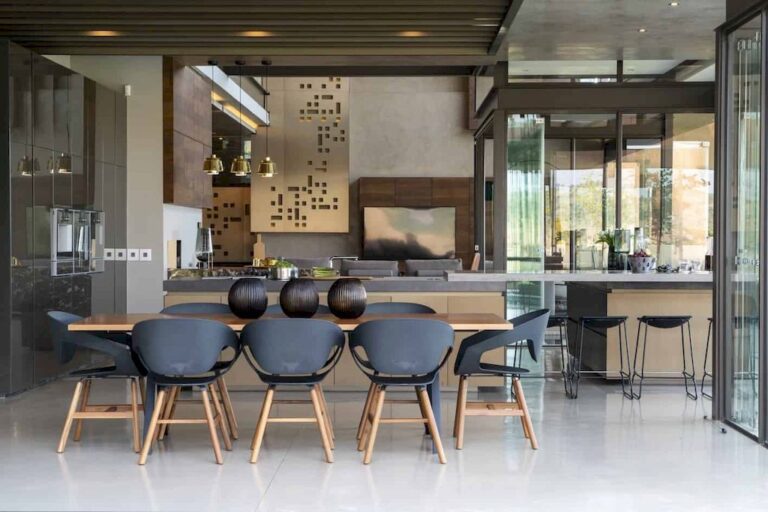 Mooikloof Heights House in South Africa by Nico van der Meulen ...