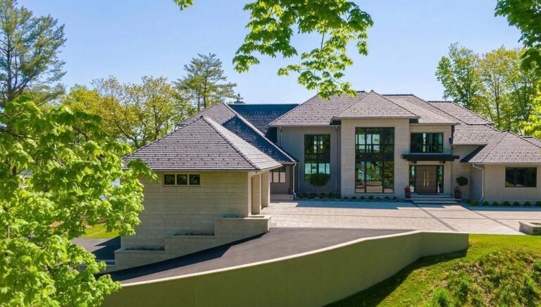 This Transitional Style House Embraces the Natural Light and Views with ...