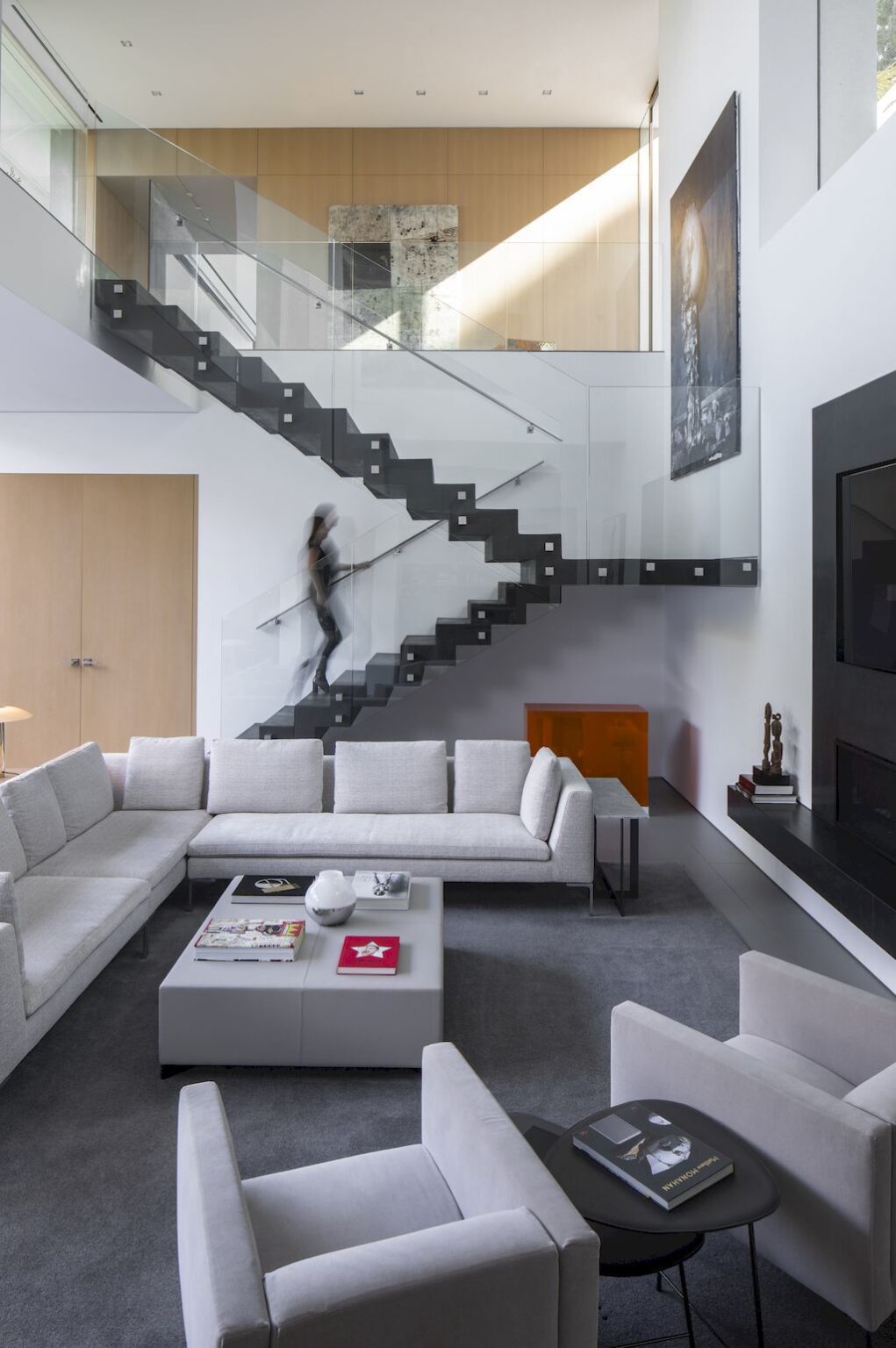 aMa House with gallery space to show art collection by XTEN ...