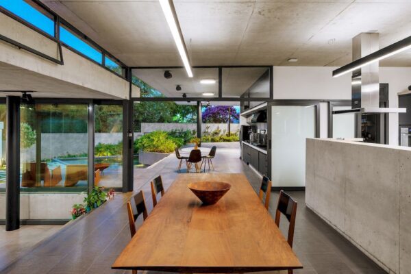 A3L House with Outside Living Connection Design by Obra Arquitetos ...