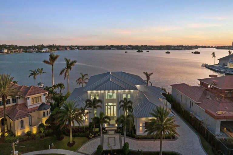 Absolutely Breathtaking Contemporary Home with Wide Open Southern Bay ...