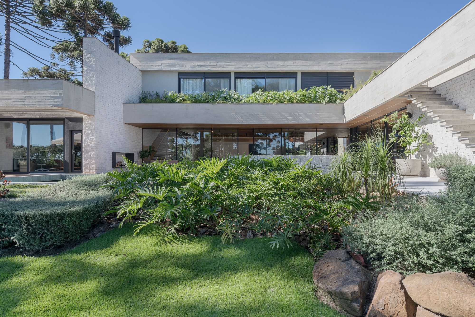 Aspen House, U-shaped form with nature connection by Studiocolnaghi