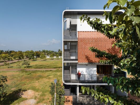House Belaku with Impressive Ventilation Facade in India by House ...