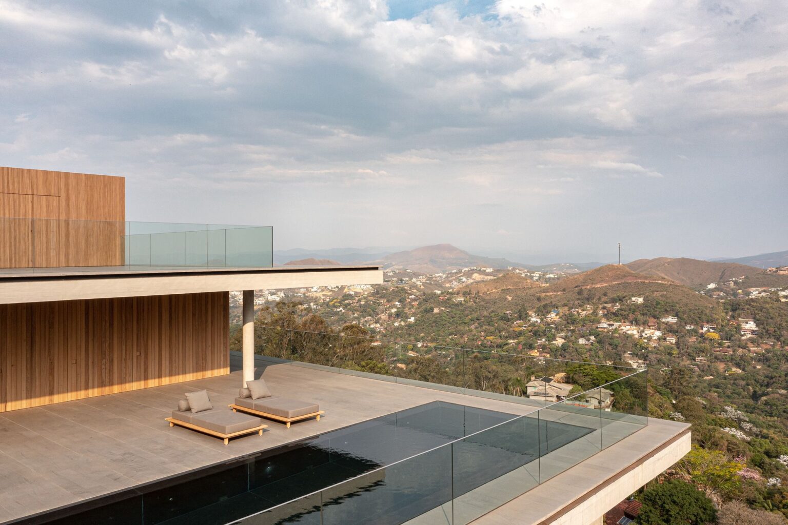 Minas House Rests Amid Rainforest Garden in Brazil by Studio mk27 ...