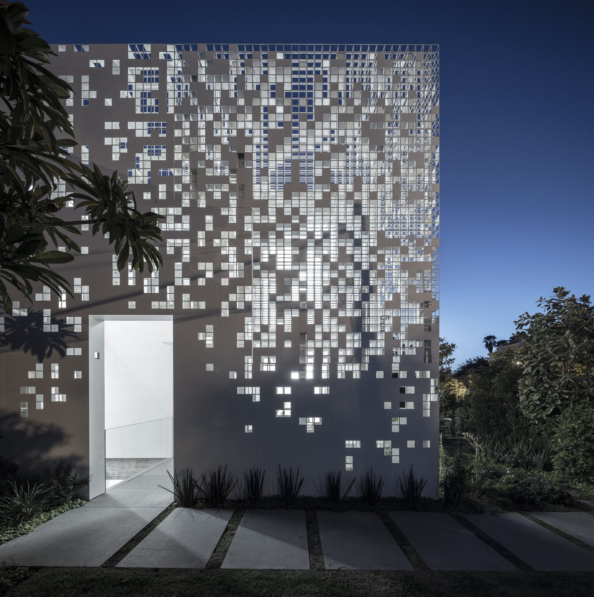 Pixel House, an Innovative Private Residence by Anderman Architects ...