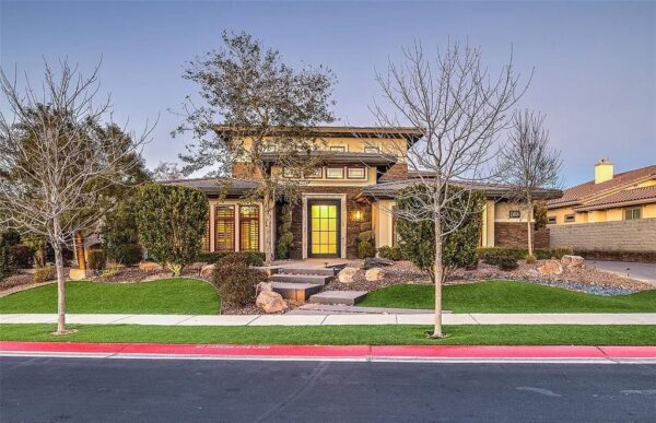 Truly Stunning Home in Henderson Features An Amazing Great Room with ...