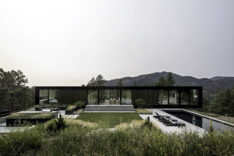 Blur House, a Monochromatic Home by Studio B Architecture + Interiors ...