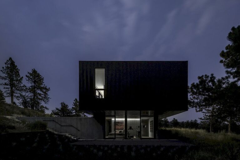 Blur House, a Monochromatic Home by Studio B Architecture + Interiors ...