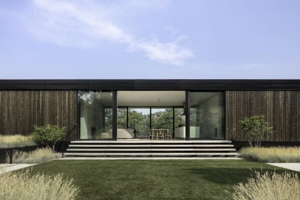 Blur House, a Monochromatic Home by Studio B Architecture + Interiors ...