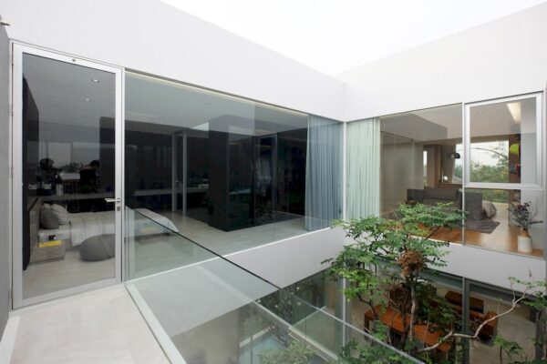 Mit Chit House with Pleasing, Modern Exterior by Looklen Architects ...