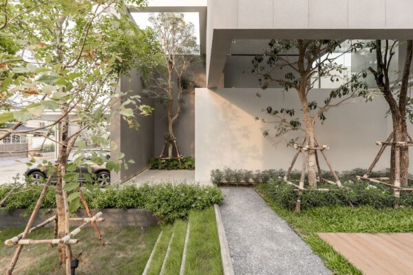 Mit Chit House with Pleasing, Modern Exterior by Looklen Architects ...