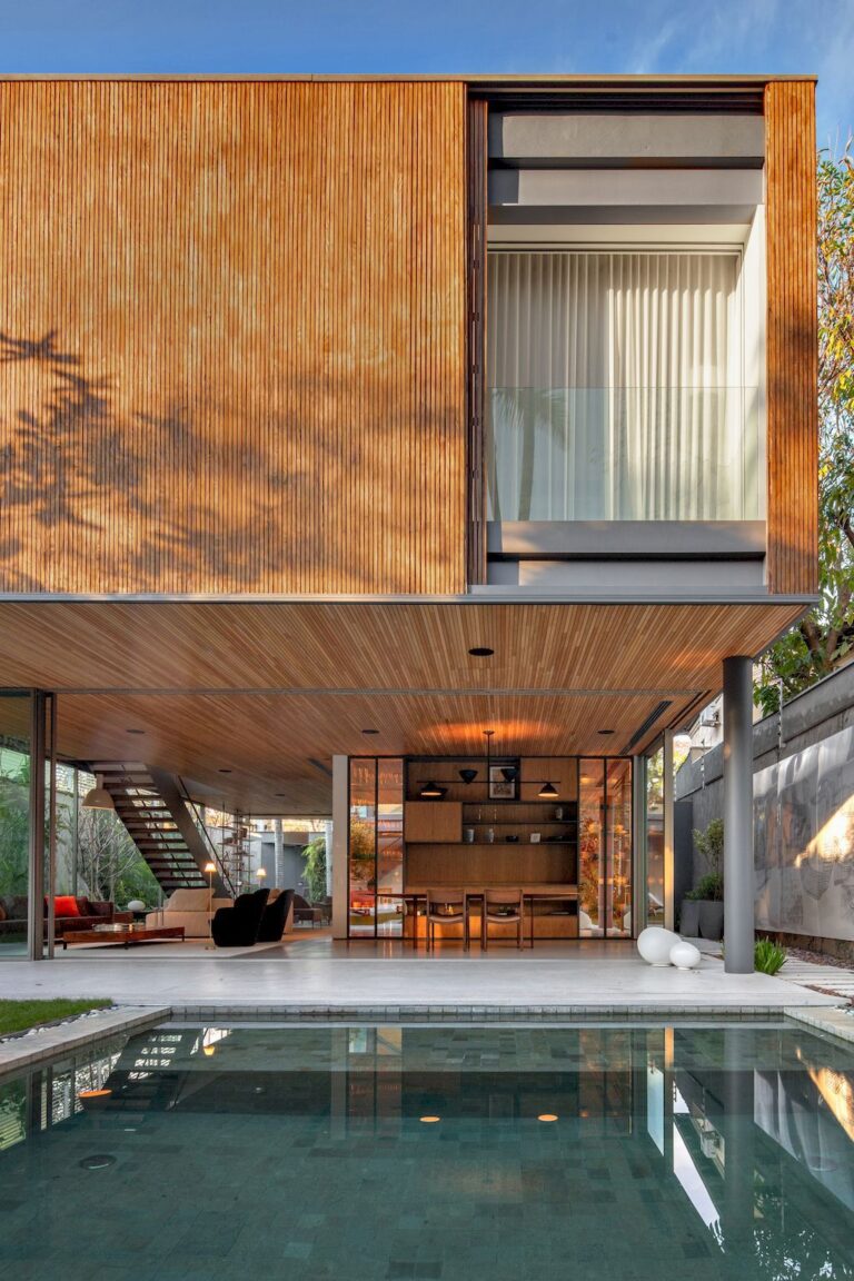 Truss House in Brazil by Terra Capobianco & Galeria Arquitetos