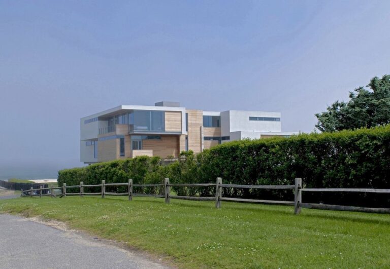Hurricane House On Top Of 12-Foot Concrete Piers by Studio Peekancona ...