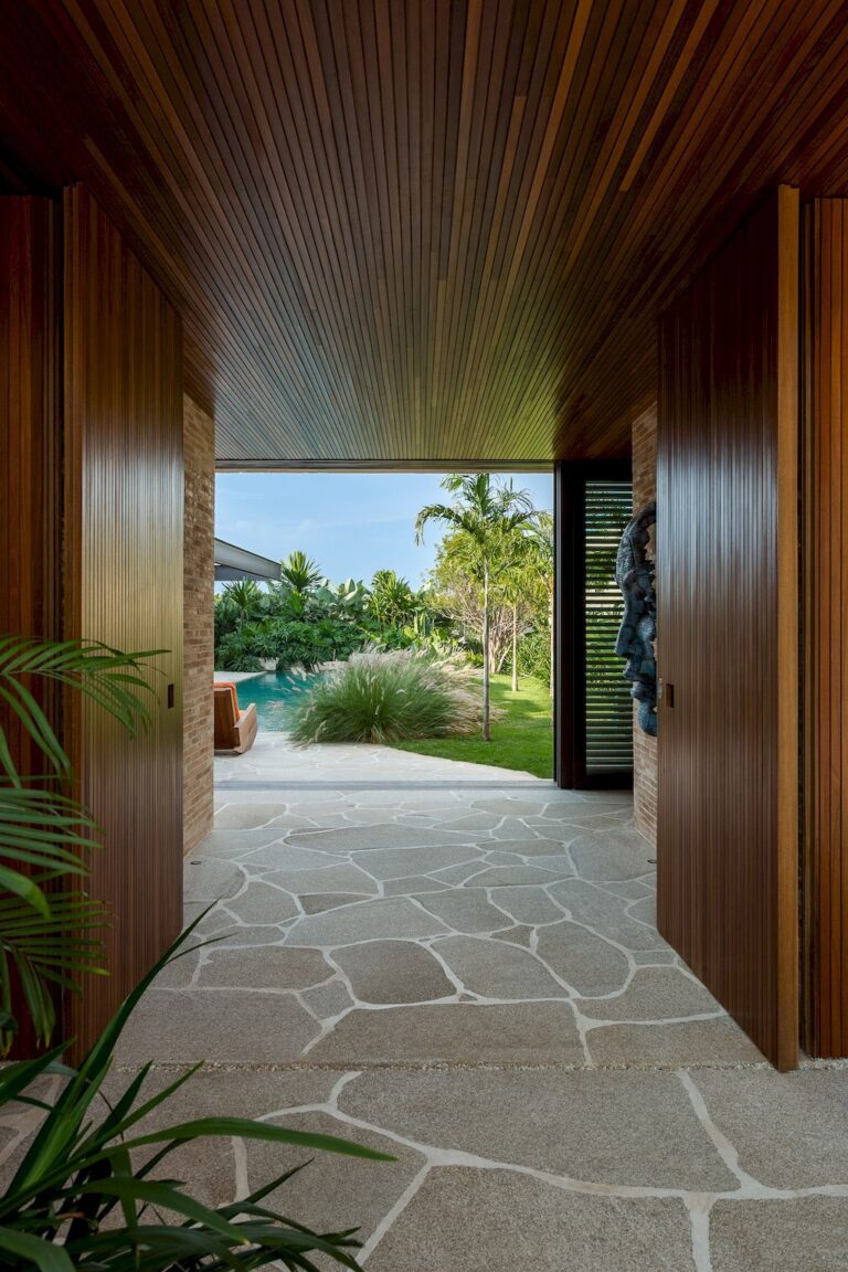 NZ House, Elegant U shape House in Brazil by Aguirre Arquitetura