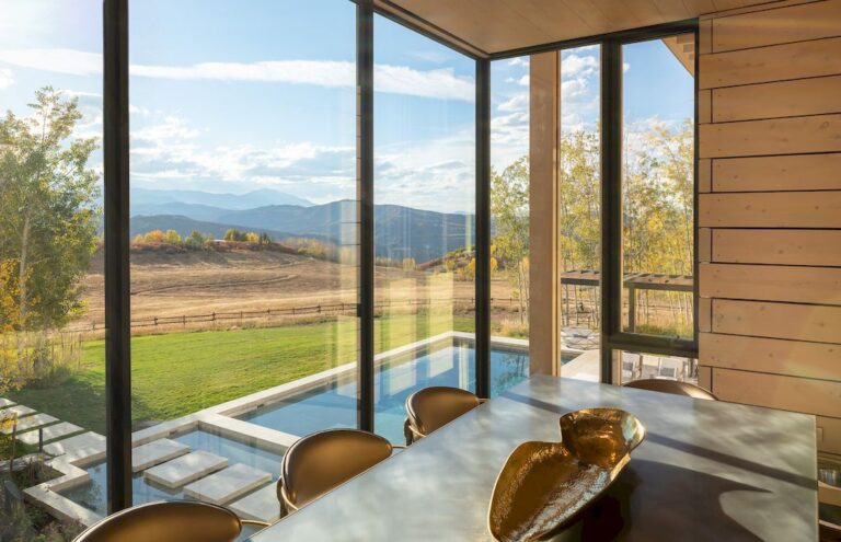 Elk Range Overlook Connects with Outdoor Landscape CCY Architects