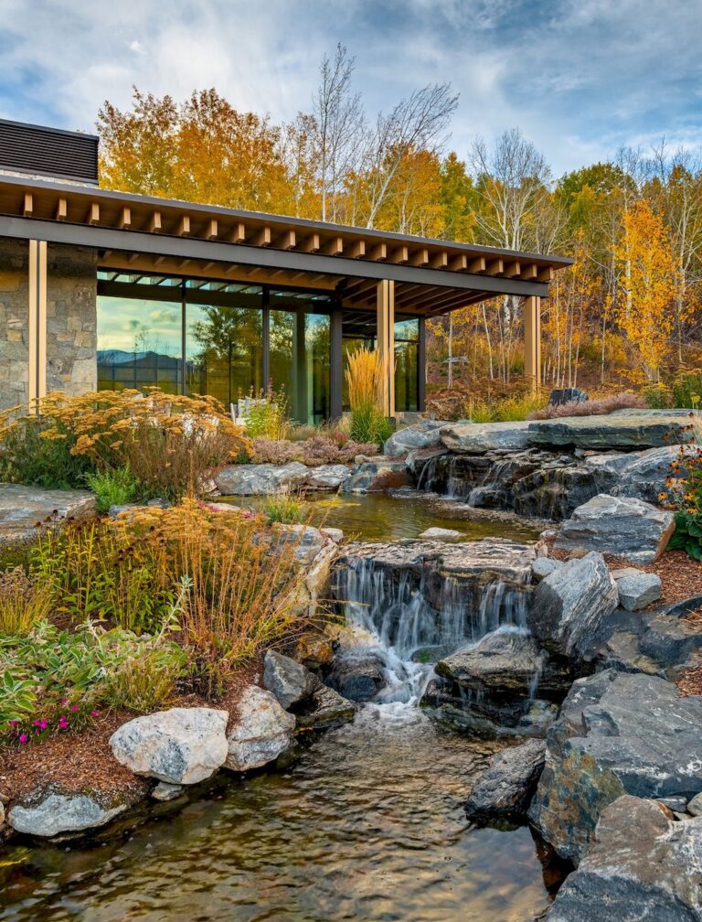 Elk Range Overlook Connects with Outdoor Landscape CCY Architects