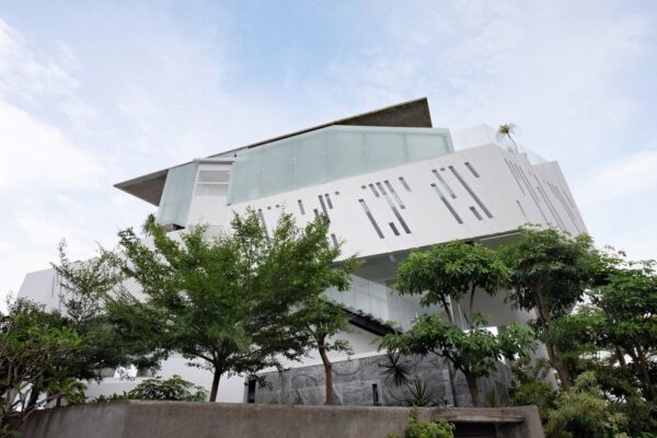 Luke House, an Impressive Luxury Project by Budipradono Architects ...