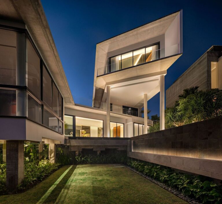 Luke House, an Impressive Luxury Project by Budipradono Architects ...
