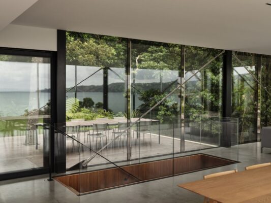 Mahuika House with spaces extend over the pool below by Daniel Marshall ...