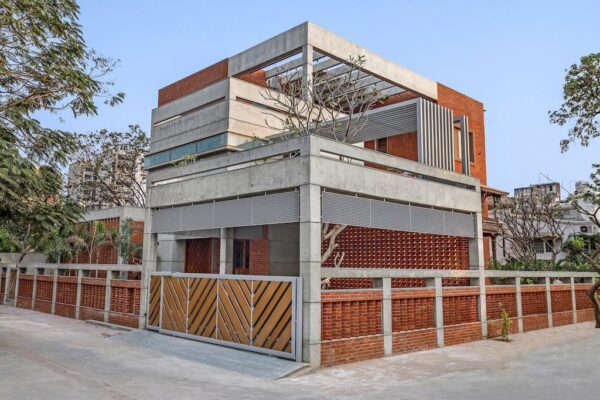 R House blends traditional and modern design elements by K.N.Associates ...