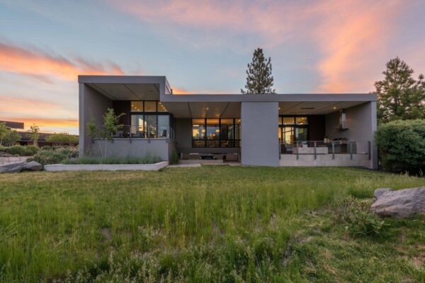 A Tranquil Haven: Eric Meglasson's Architectural Masterpiece in Bend ...