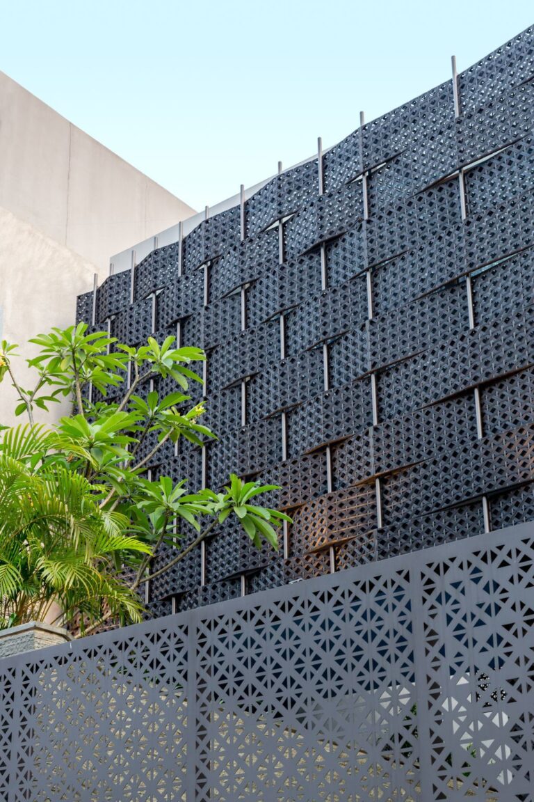 Weave House with Impressive Webbing Facade by Wahana Architects ...