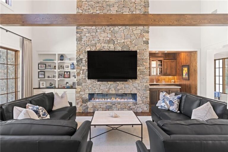 Lakeside Retreat in Saint Simons Island, Georgia with Spectacular Lake ...